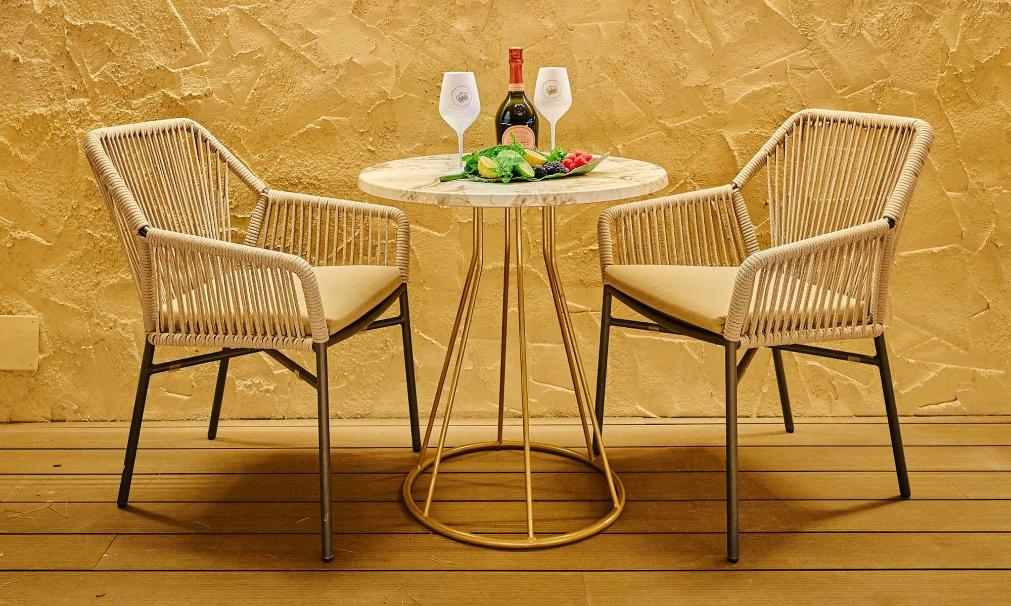 Couples Table | Mavara Lounge